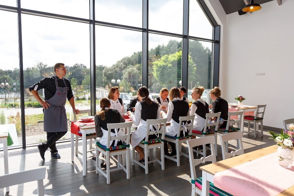 Kulinarna Integracja Firmowa w Studiu Kulinarne: Budowanie Zespołu i ...